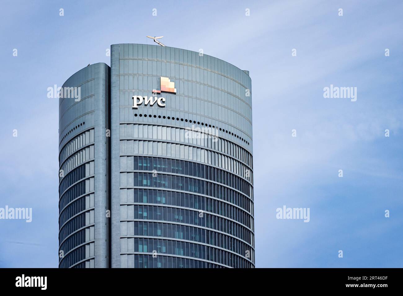Pricewaterhousecoopers tower hi-res stock photography and images - Alamy