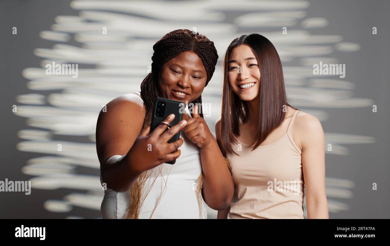 Promoting young models hi-res stock photography and images - Alamy