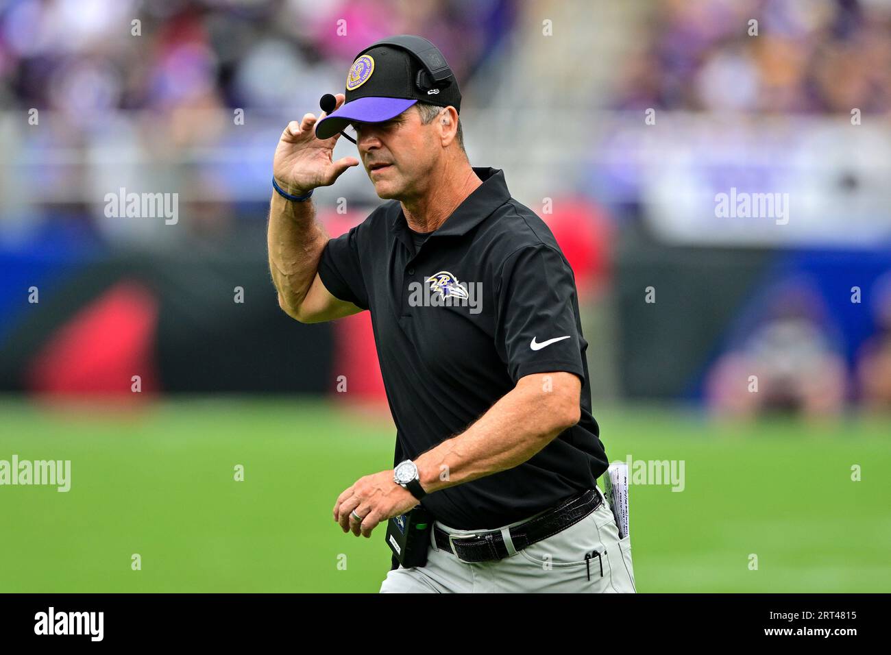 Hurt head football hi-res stock photography and images - Alamy