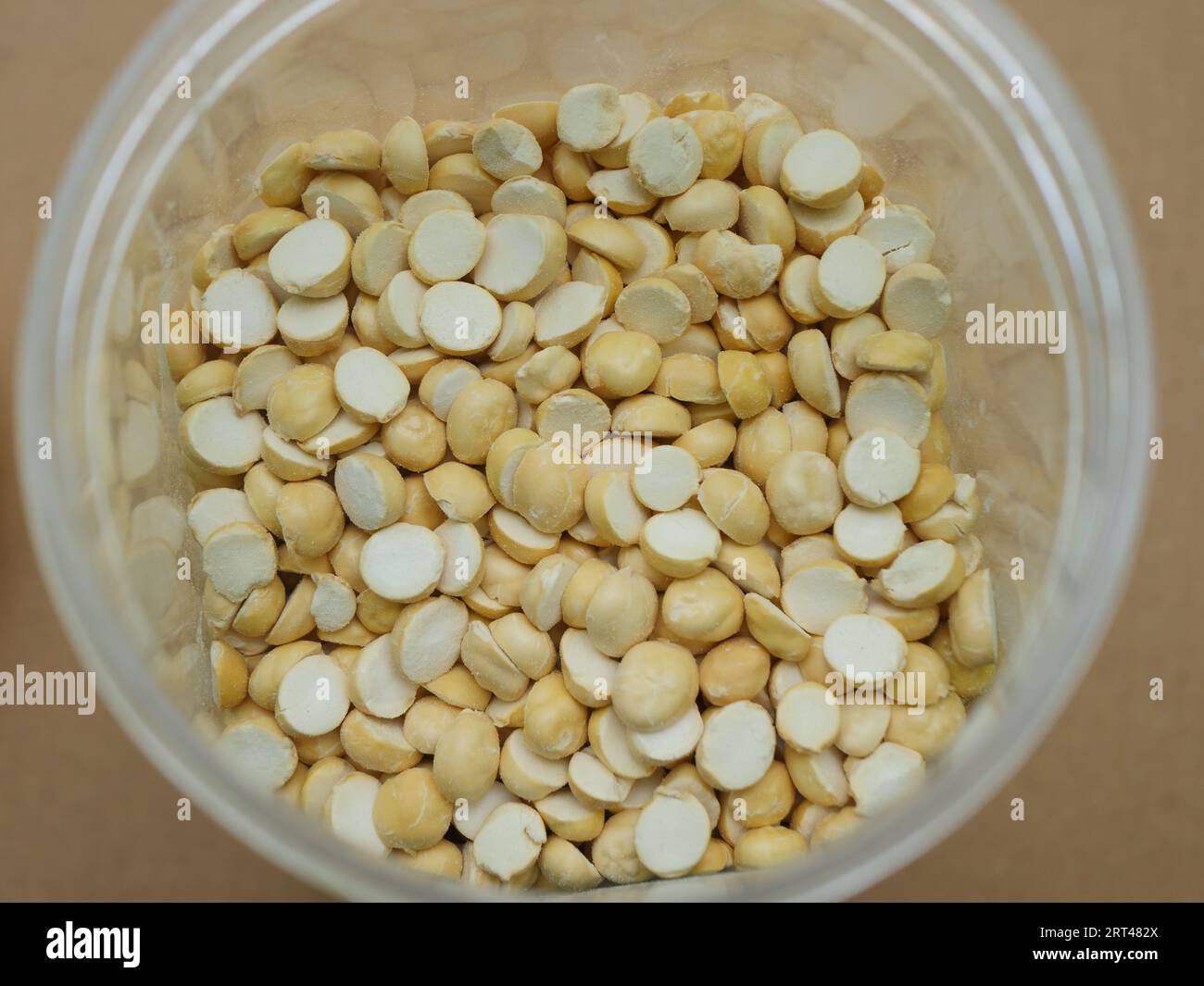 Roasted Bengal gram on container Stock Photo - Alamy