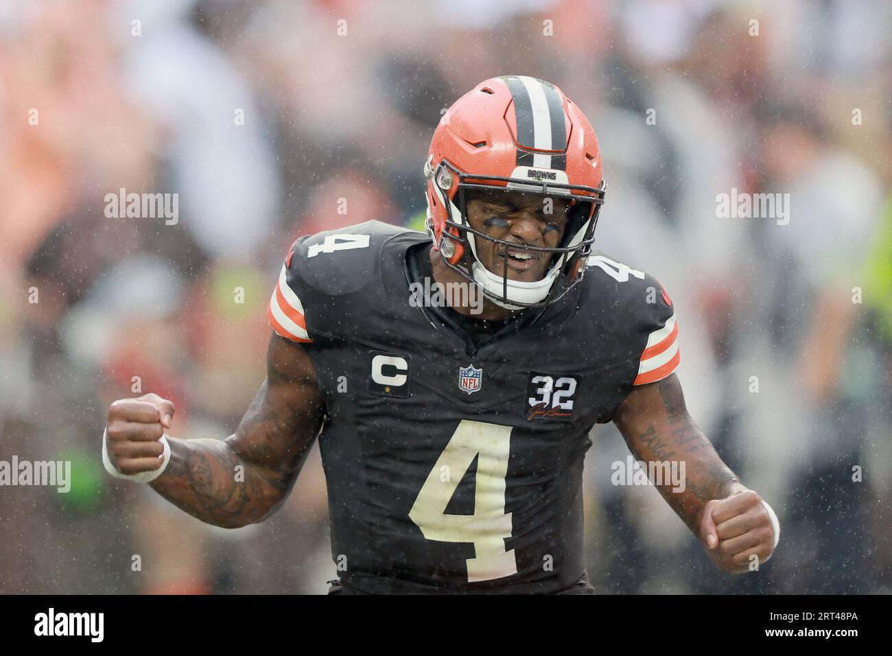 Two point conversion hi-res stock photography and images - Alamy