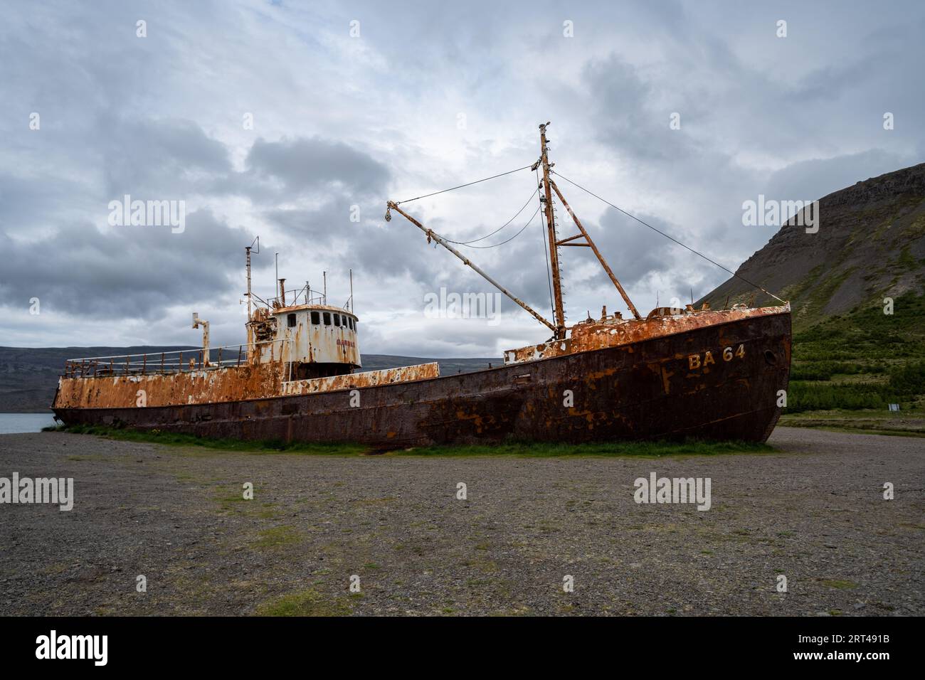 Wreck of the whaling sheep BA 64 - the oldest steel ship in Iceland, in ...