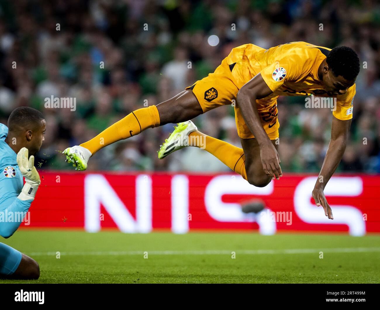 DUBLIN - (l-r) Ireland goalkeeper Gavin Bazunu, Denzel Dumfries of ...