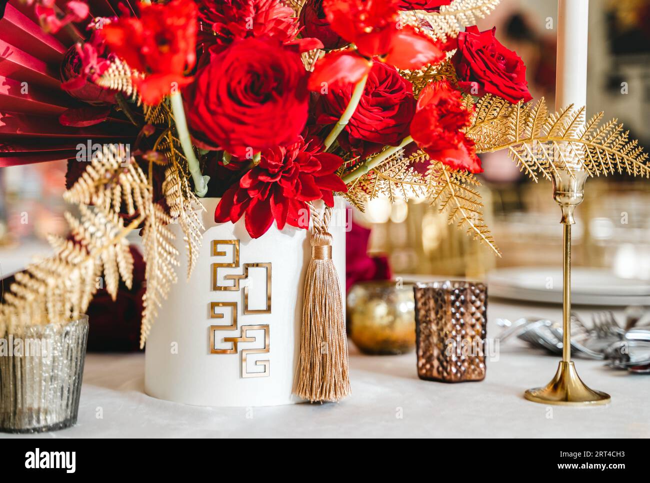 Traditional chinese flower arrangement hi-res stock photography and ...