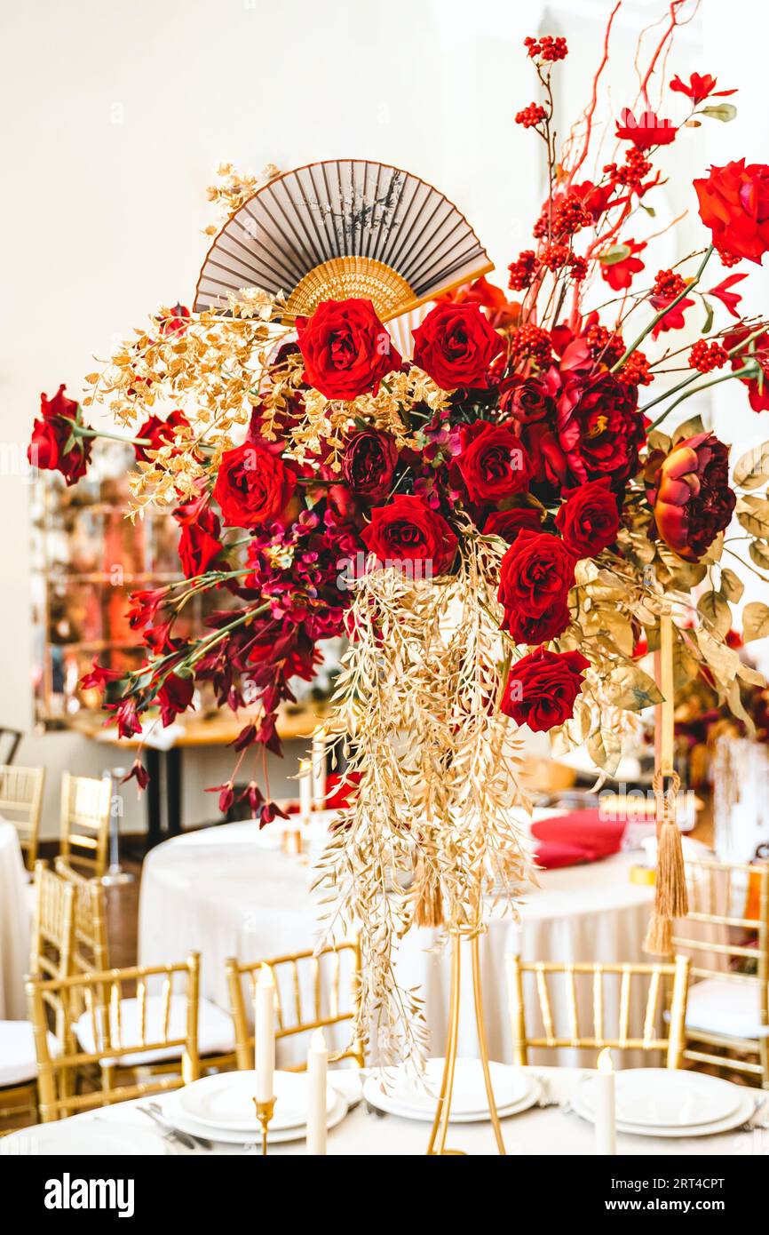 Traditional chinese flower arrangement hi-res stock photography and ...