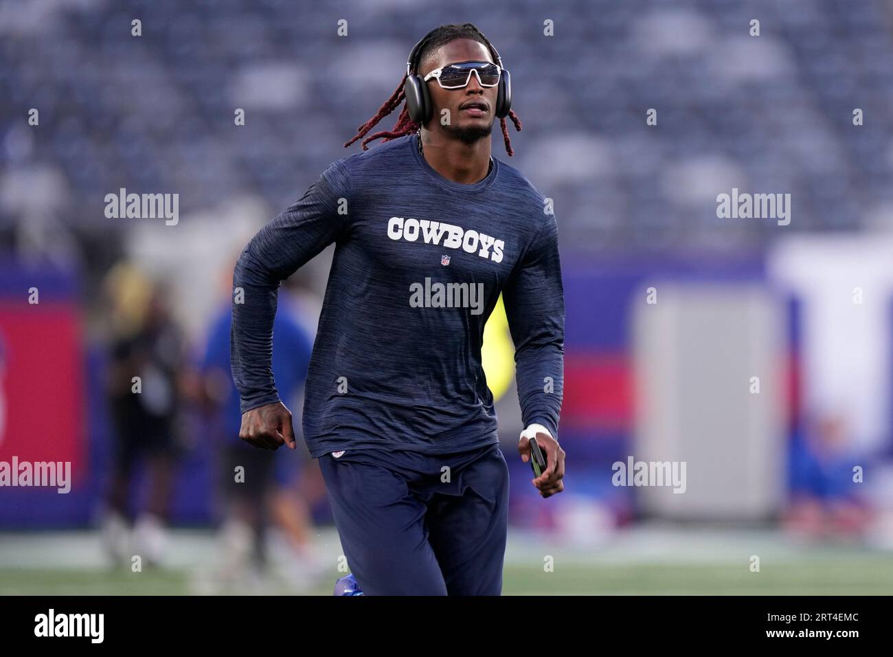 Dallas Cowboys' CeeDee Lamb warms-up before an NFL football game ...
