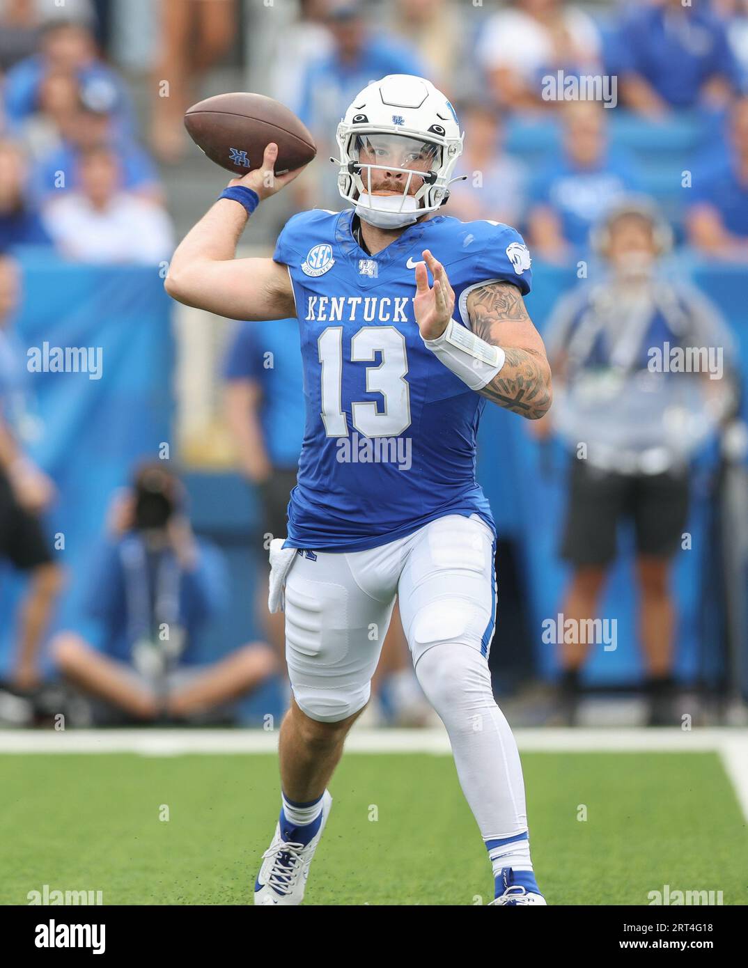 Lexington, KY, USA. 9th Sep, 2023. Kentucky QB Devin Leary (13) gets ...