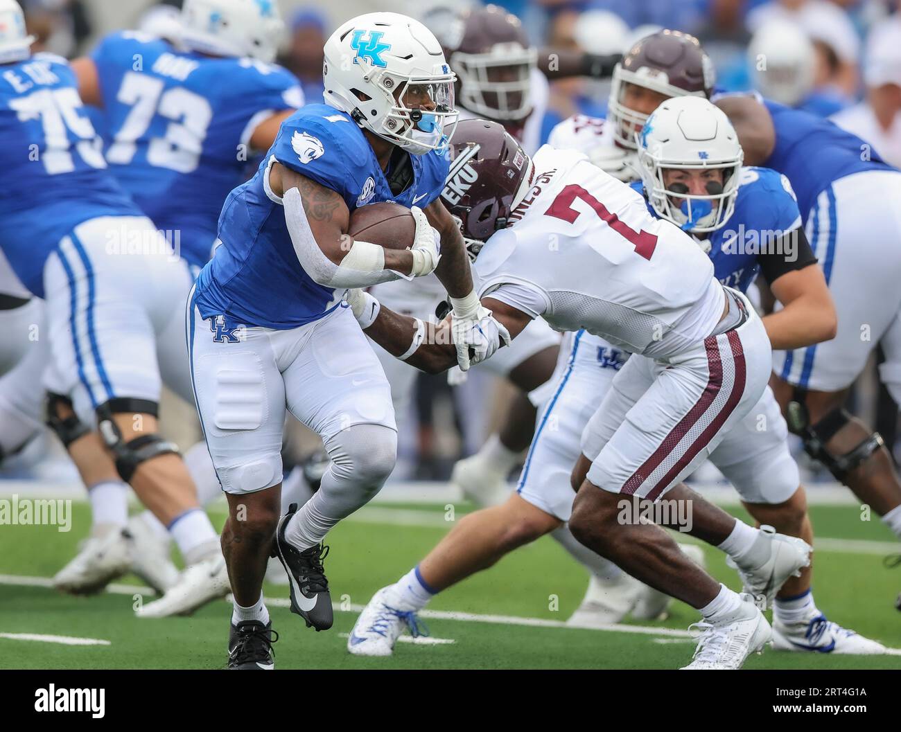 Lexington, KY, USA. 9th Sep, 2023. Kentucky RB Ray Davis (1) tries to ...