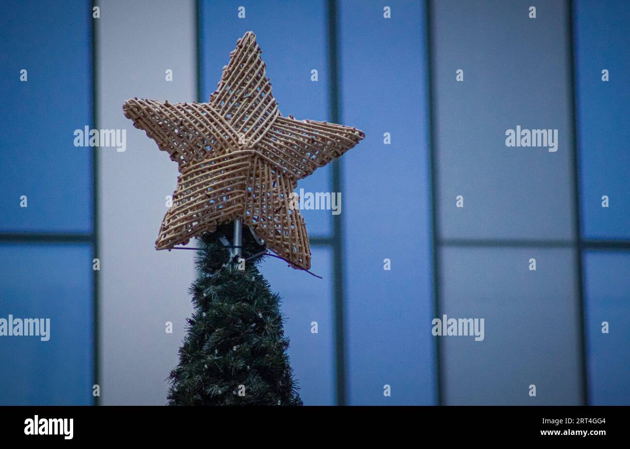 Star on christmas tree hi-res stock photography and images - Alamy