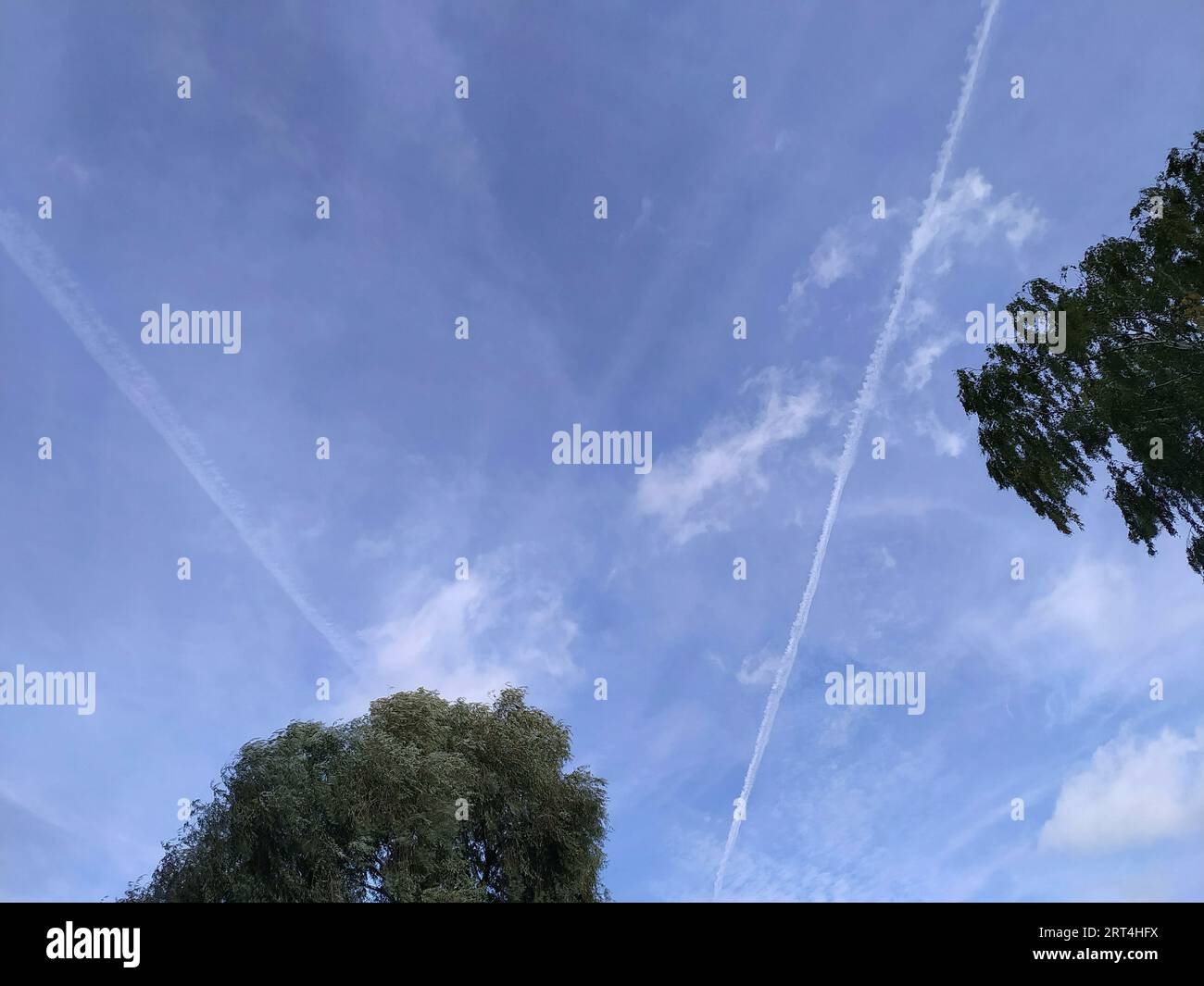 Cirrus clouds and contrails hi-res stock photography and images - Alamy