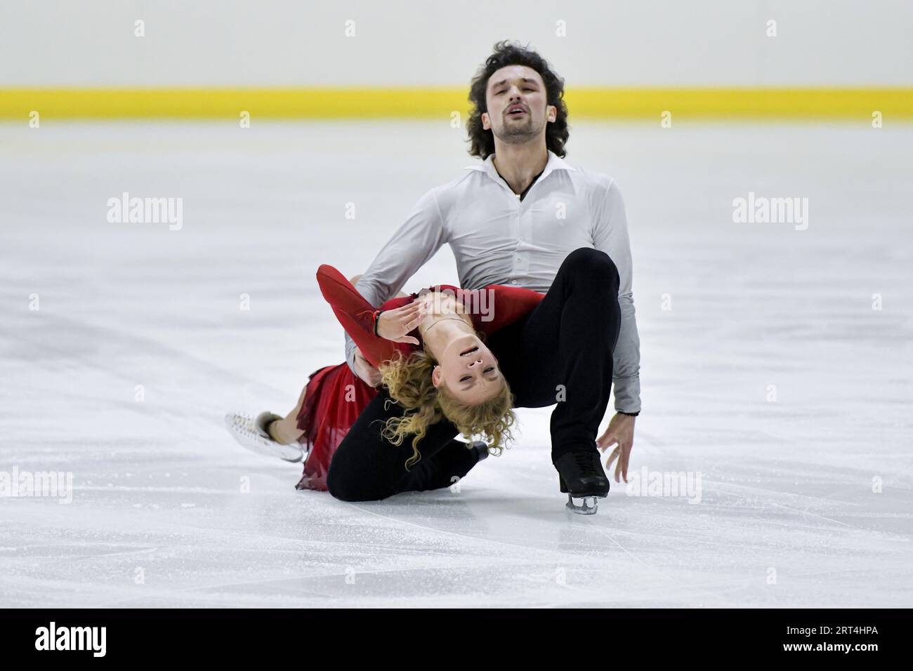 Maria kazakova and georgy reviya hi-res stock photography and images ...