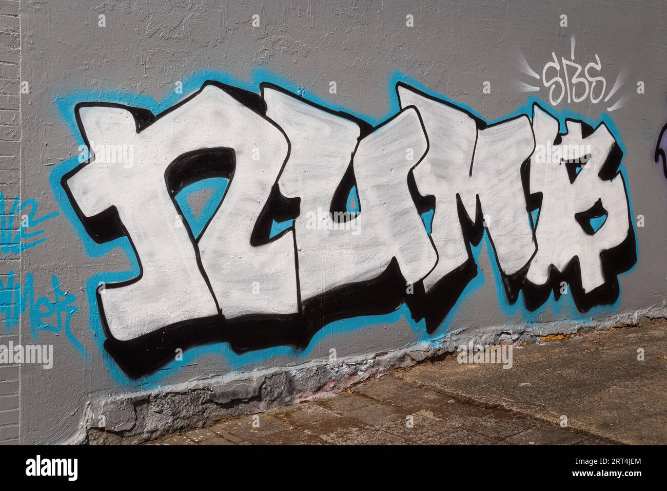 Numb spray hi-res stock photography and images - Alamy