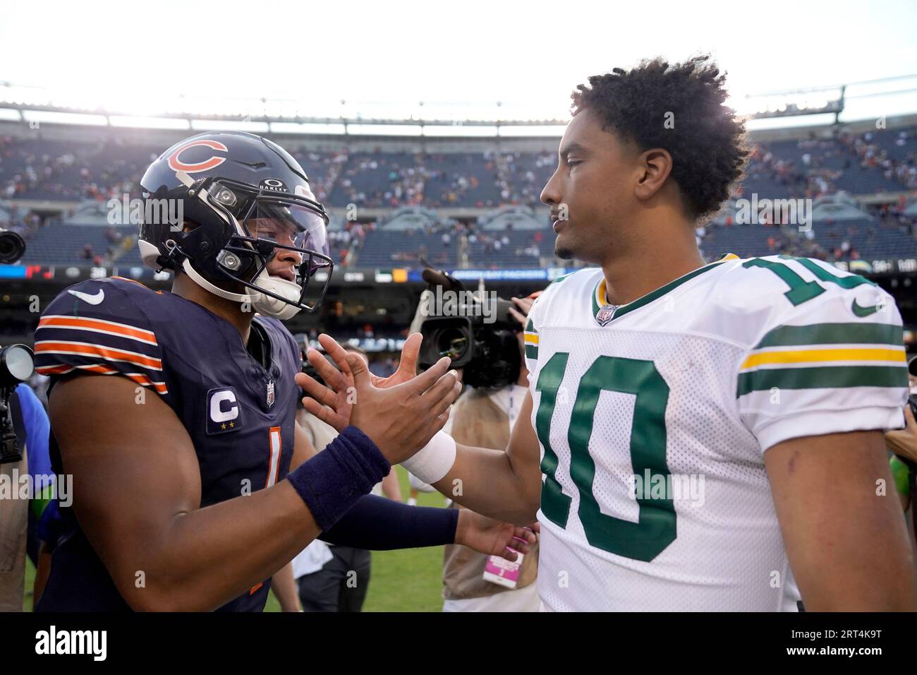 Chicago Bears quarterback Justin Fields, left, and Green Bay Packers ...