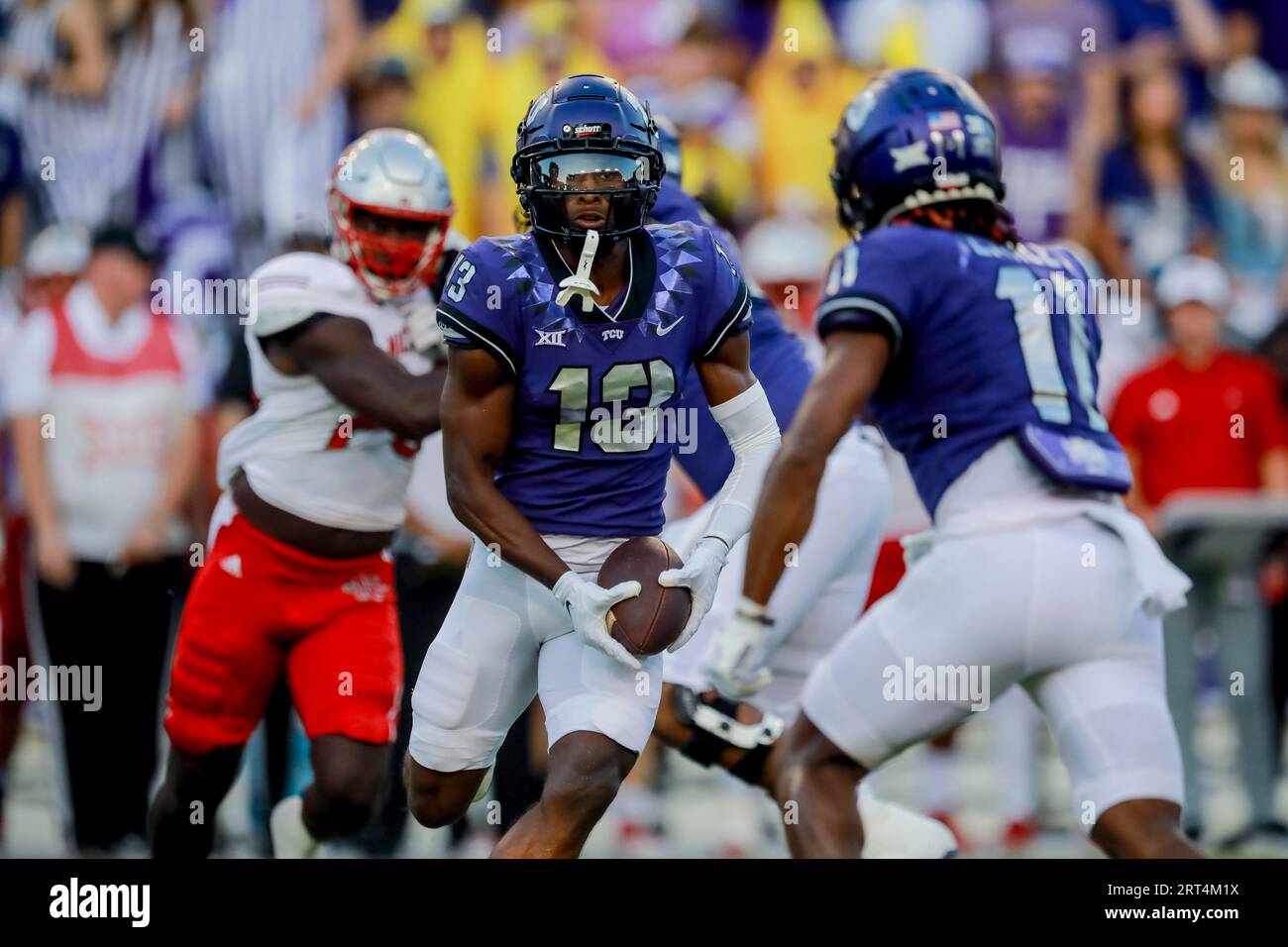 TCU wide receiver Jaylon Robinson (13) fakes a pitch to JoJo Earle (11 ...