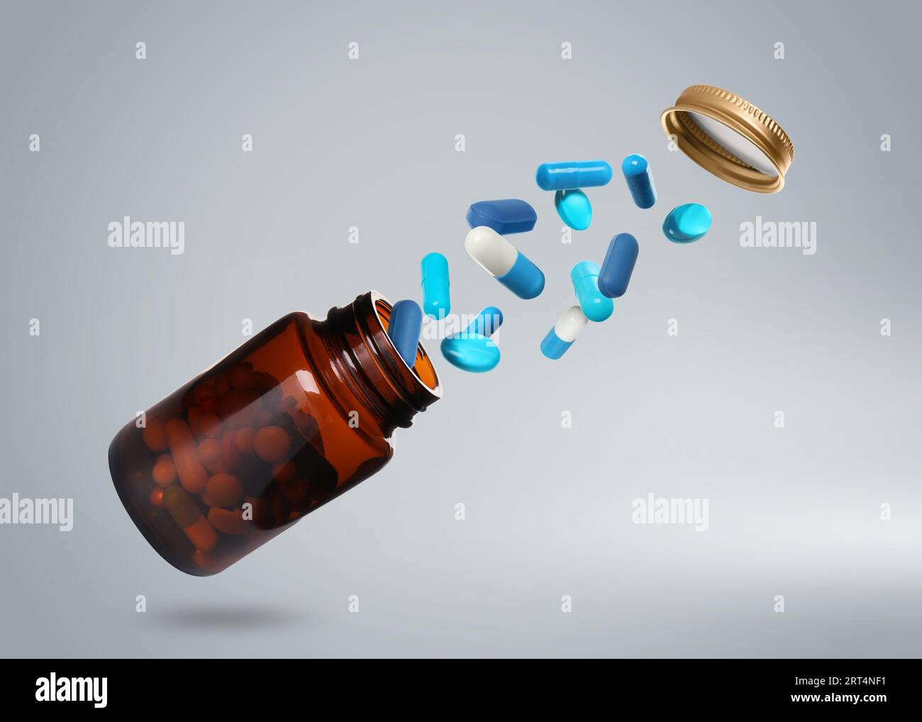 Pills falling out bottle hi-res stock photography and images - Alamy