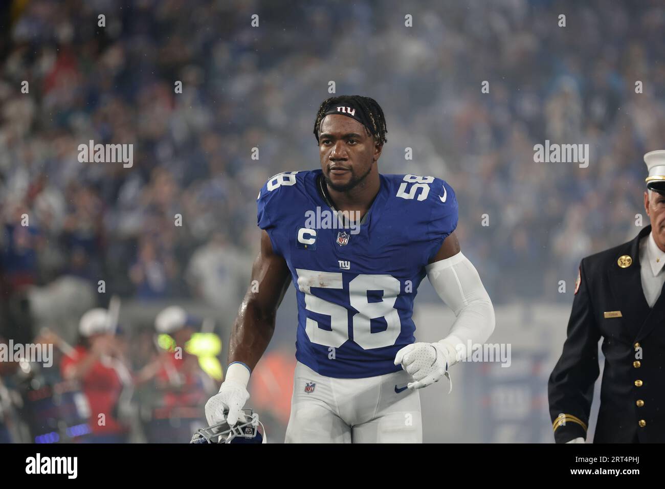 New York Giants' Bobby Okereke arrives on the field before an NFL ...