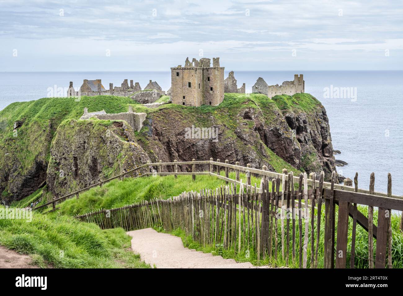Dunnottar Castle near Aberdeen Scotland Stock Photo - Alamy