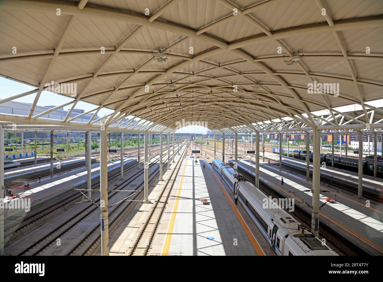 Shanghai beijing railway hi-res stock photography and images - Alamy