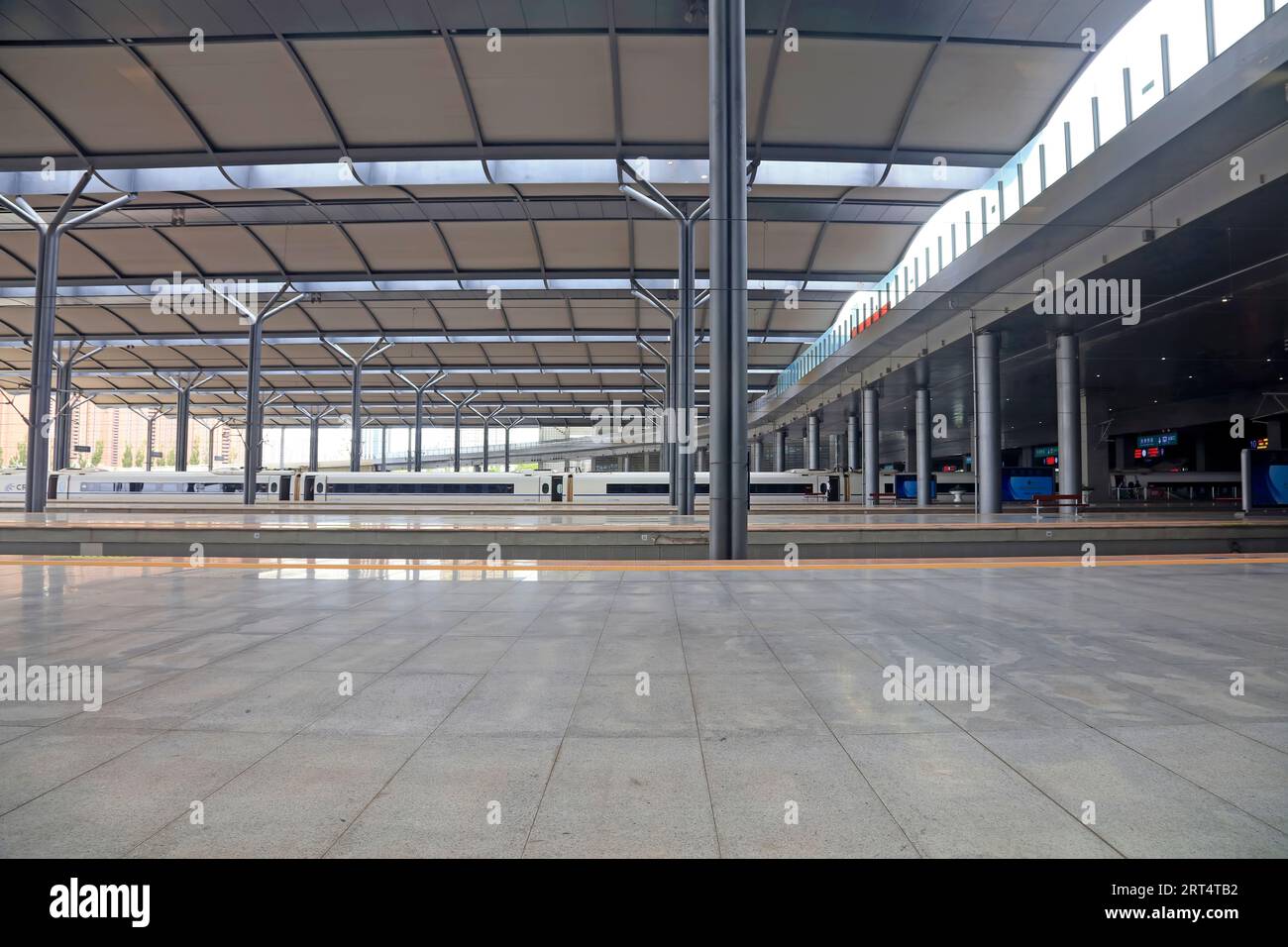 Railway station platform Stock Photo - Alamy