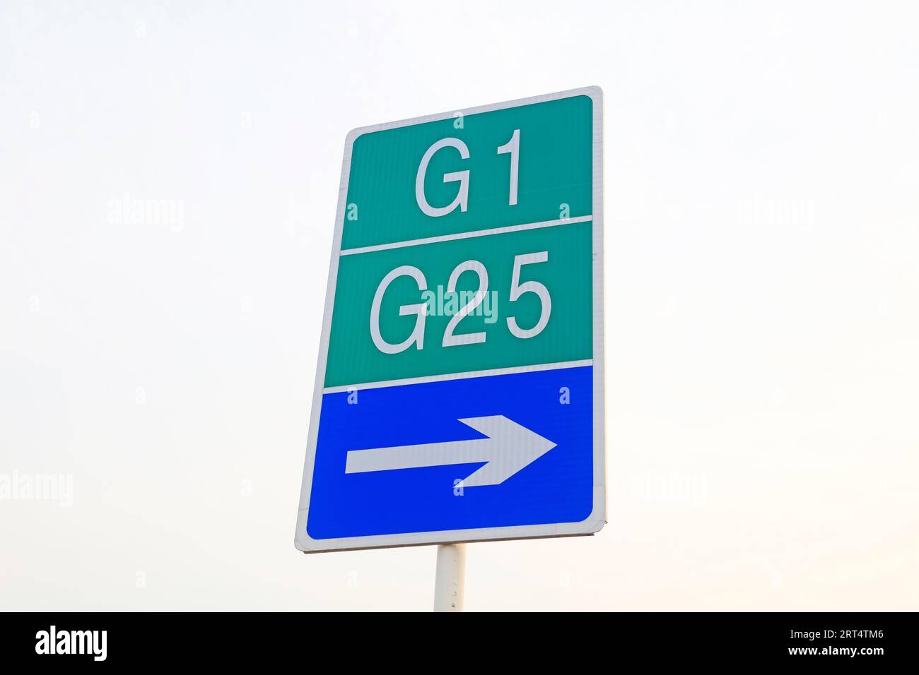 road indicator close-up Stock Photo - Alamy