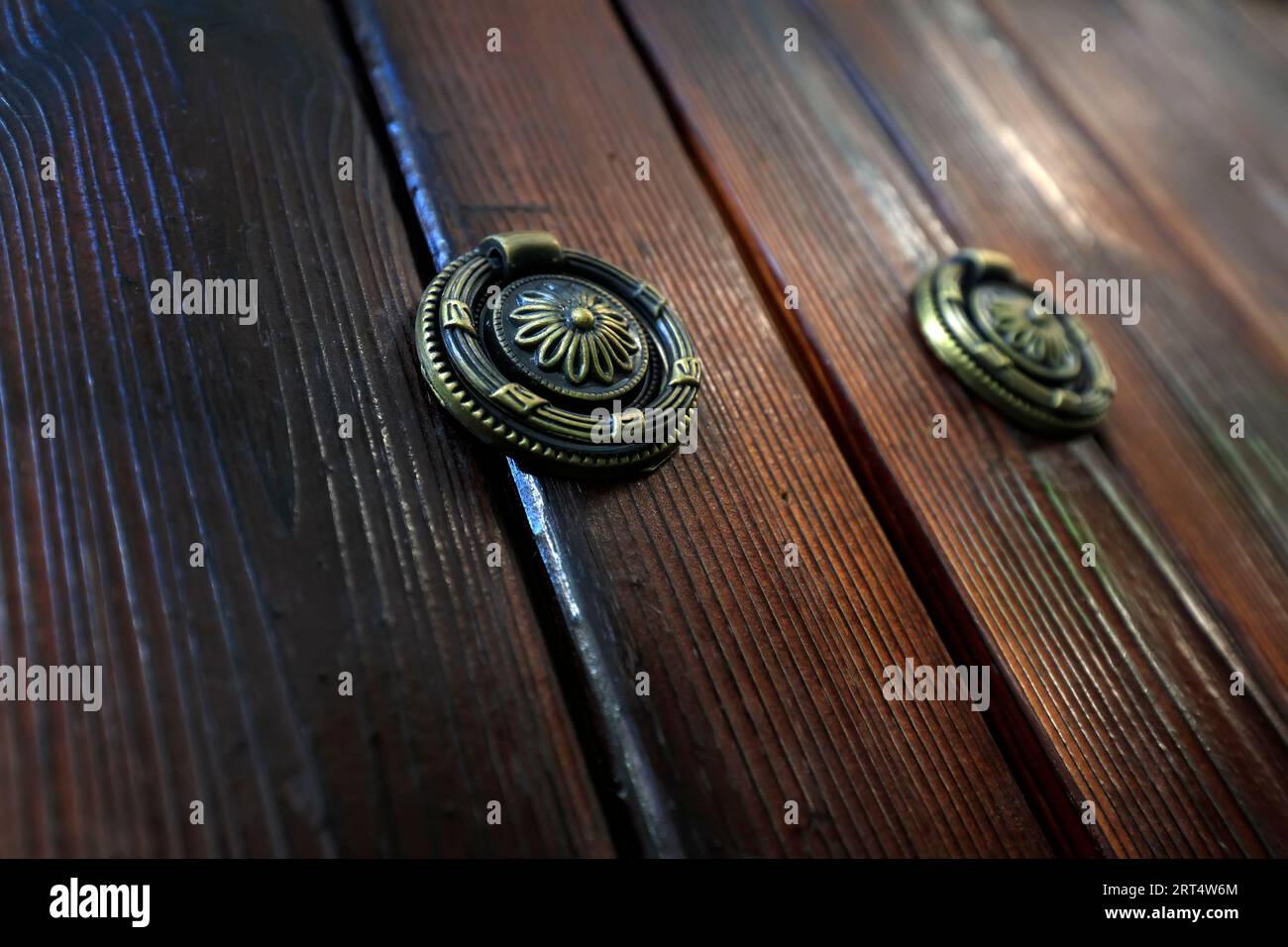 metal ring on a board Stock Photo - Alamy
