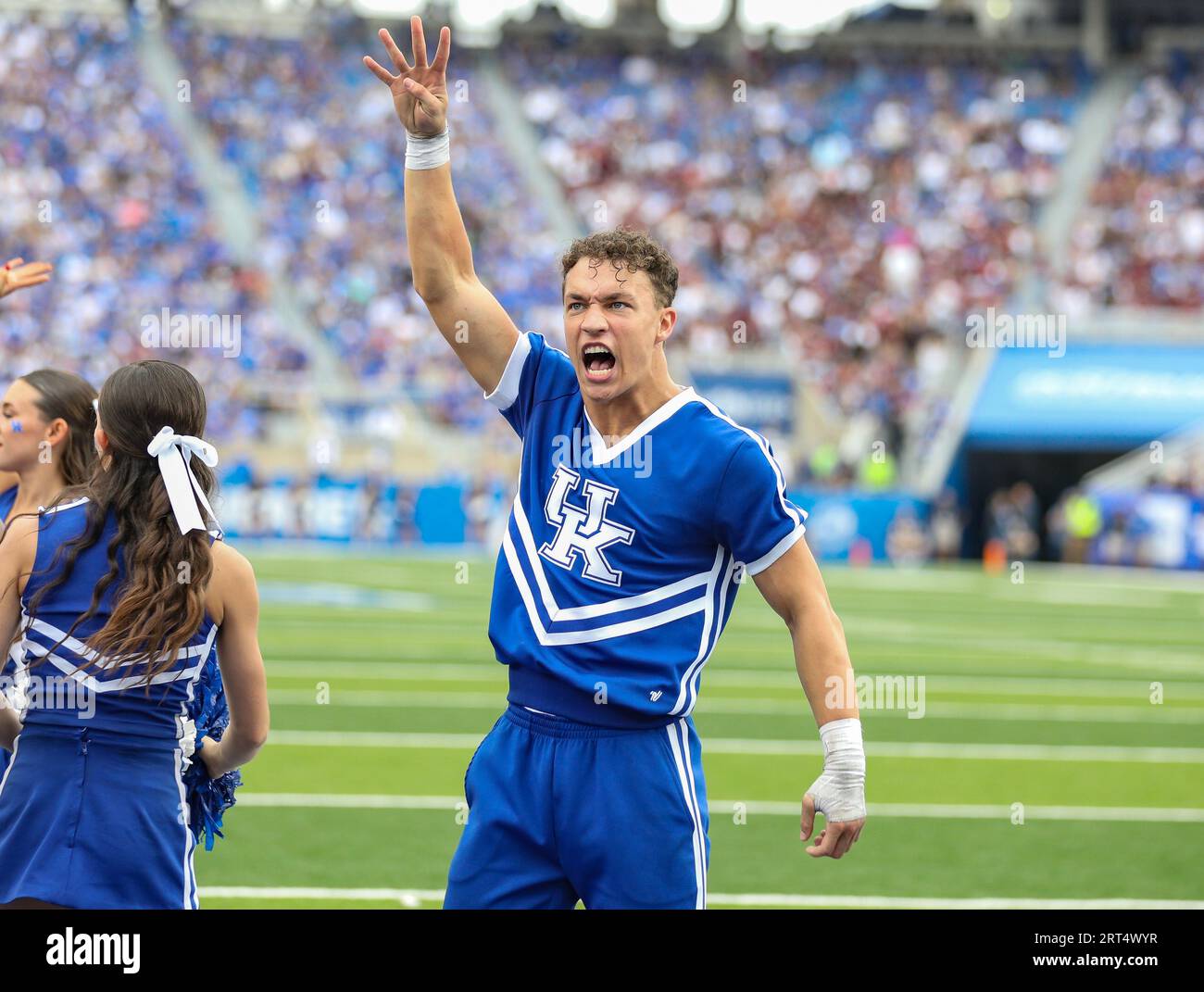 Lexington, KY, USA. 9th Sep, 2023. A Kentucky cheerleader gives the ...
