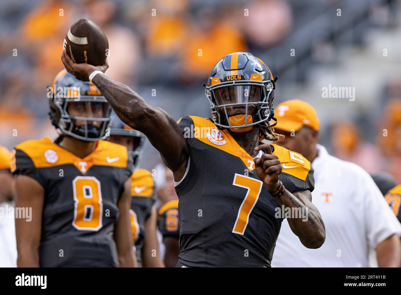 Tennessee quarterback Joe Milton III (7) throws to a receiver during ...