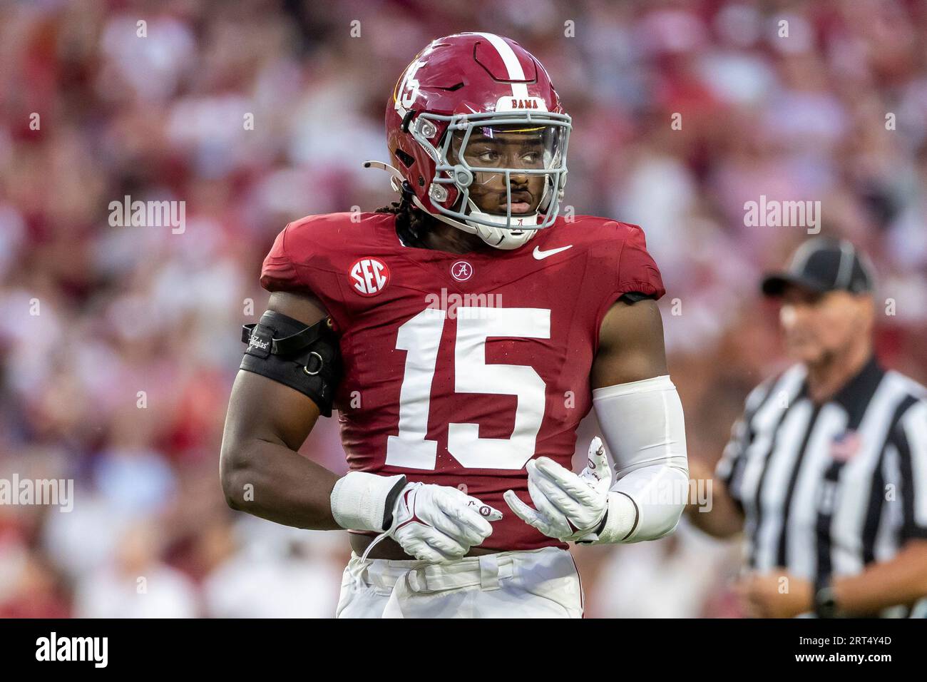Alabama linebacker Dallas Turner (15) prepares to defend a play during ...