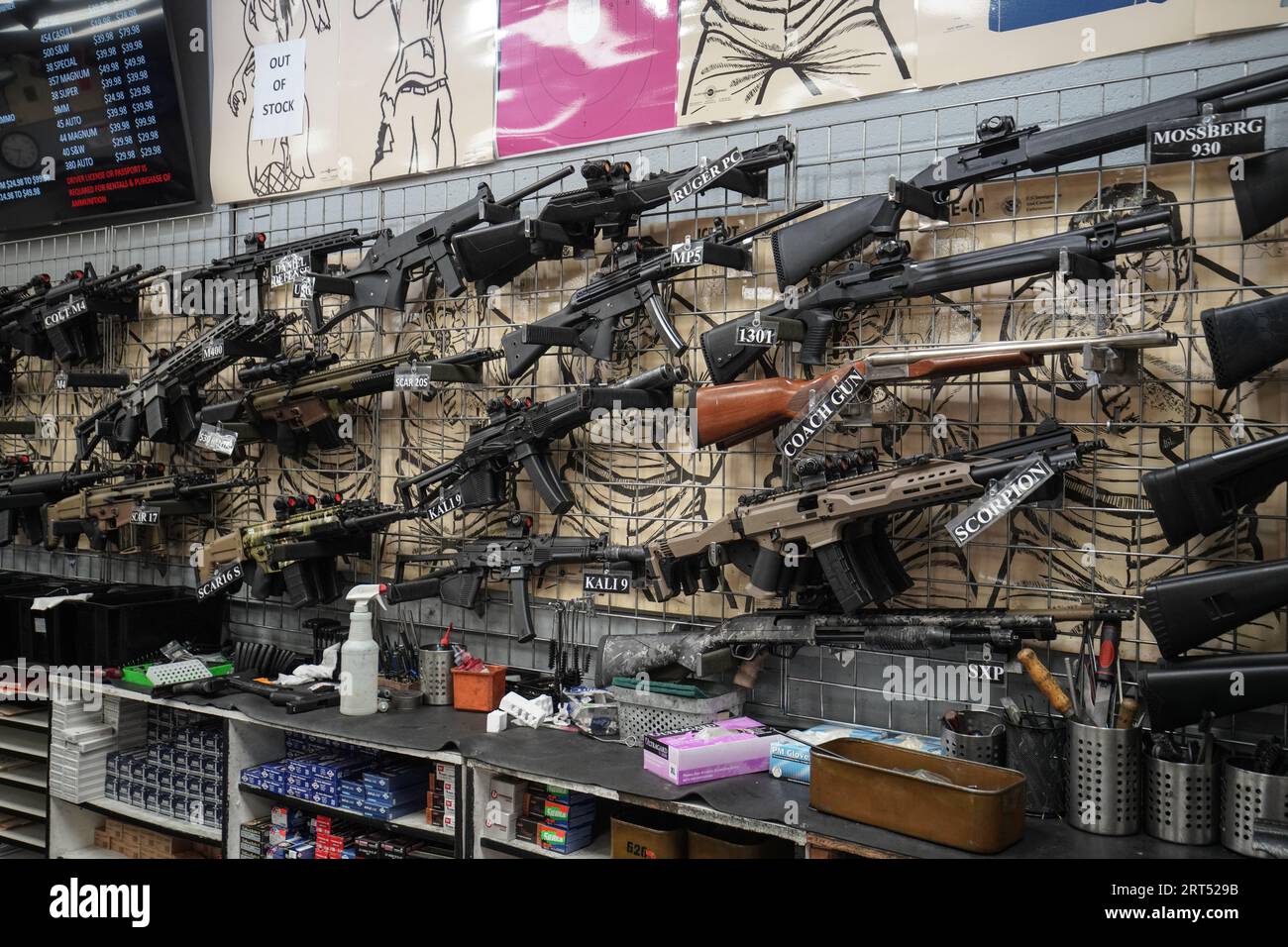 Los Angeles, United States. 09th Sep, 2023. Guns for sale and rent are ...
