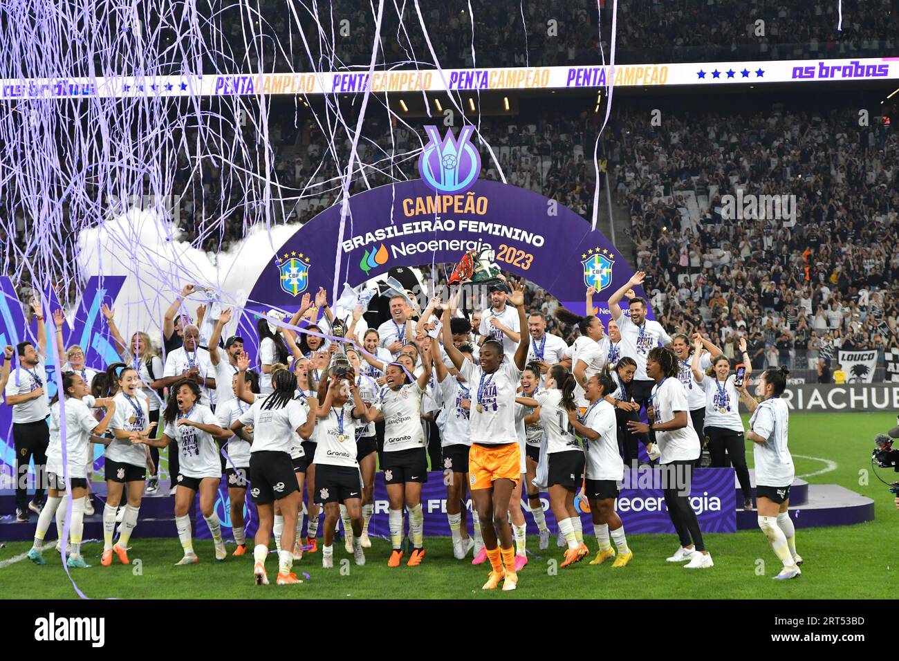SAO PAULO, BRAZIL - SEPTEMBER 10: Players of Corinthians celebrate the ...