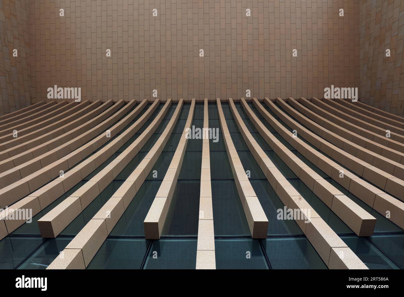 Symmetrical landscapes hi-res stock photography and images - Alamy