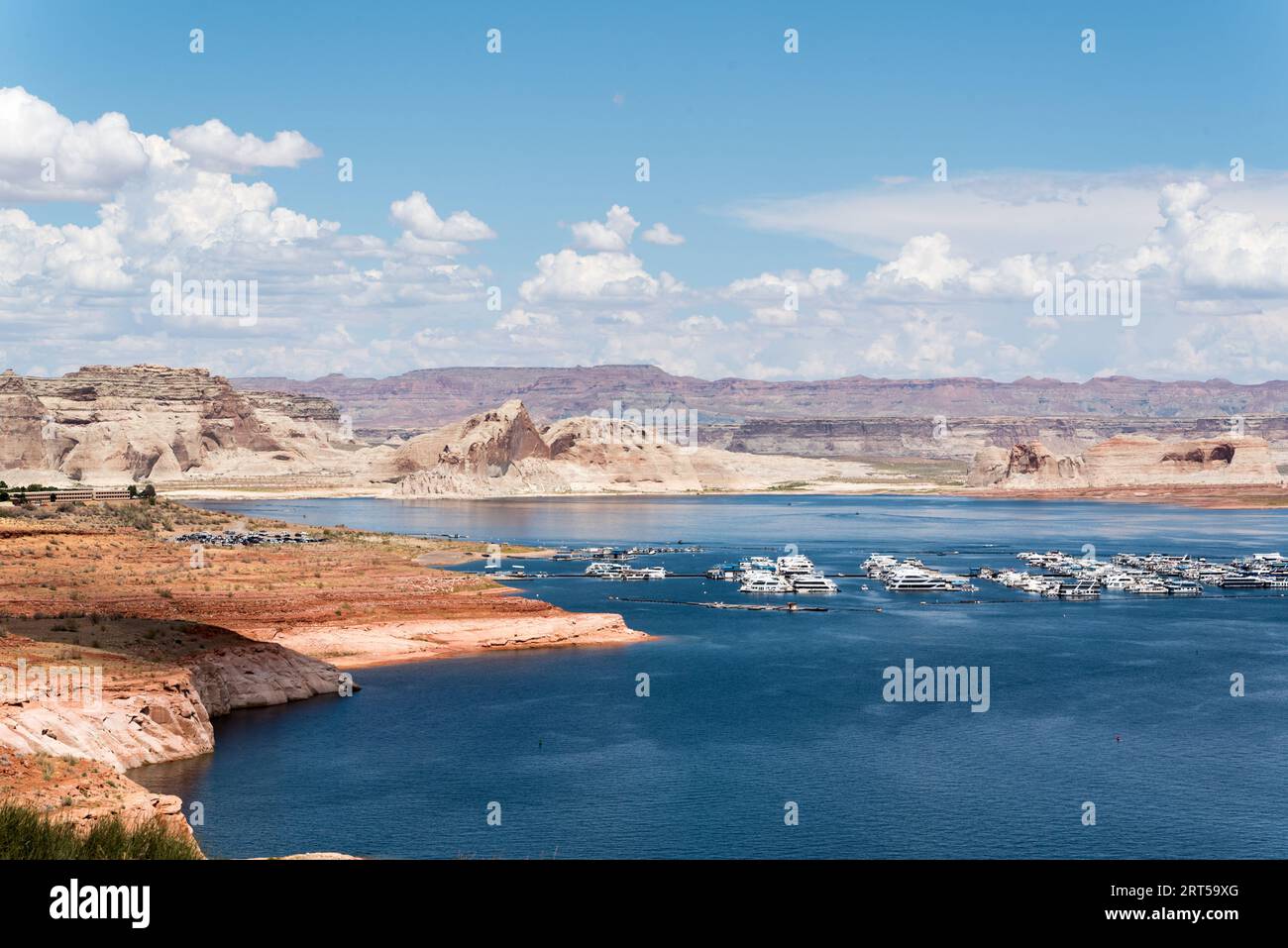 view at lake powell in arizona at glen canyon Stock Photo - Alamy