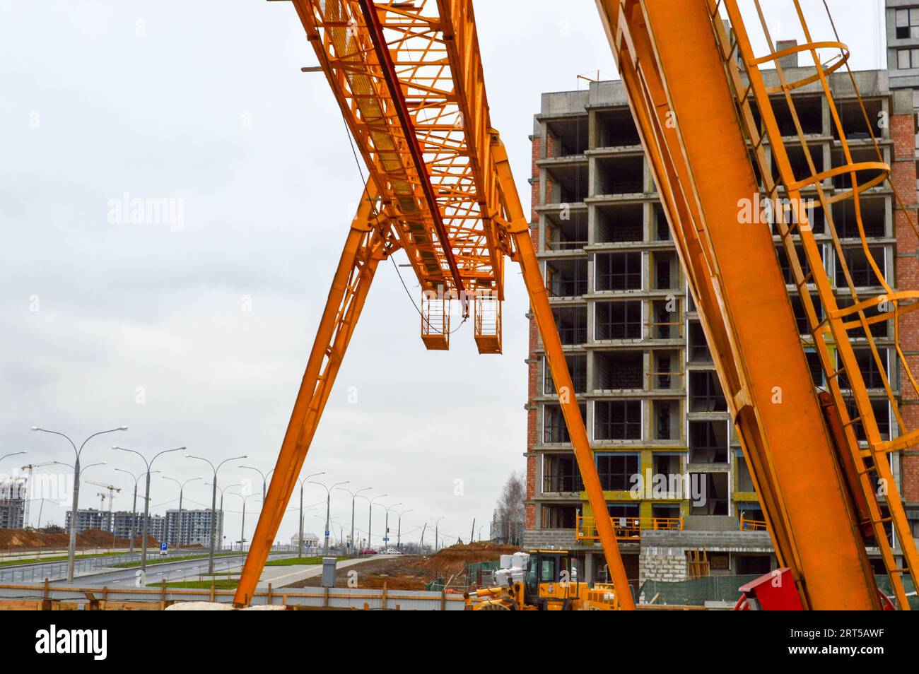 High heavy yellow metal iron load-bearing construction stationary ...