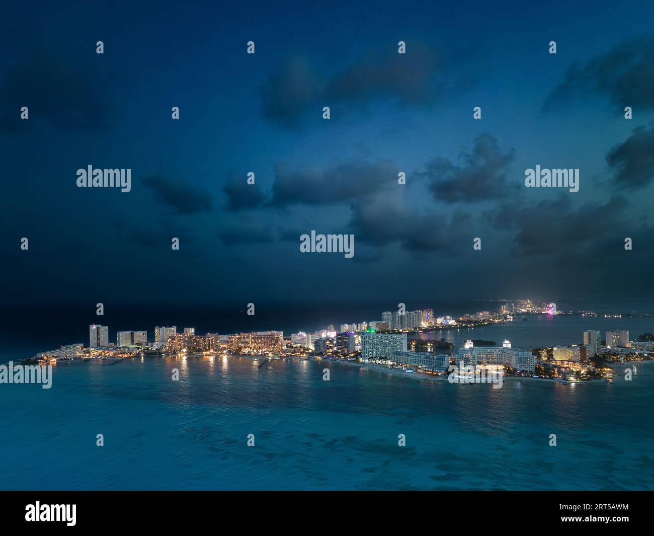 Cancun mexico beach night hi-res stock photography and images - Alamy