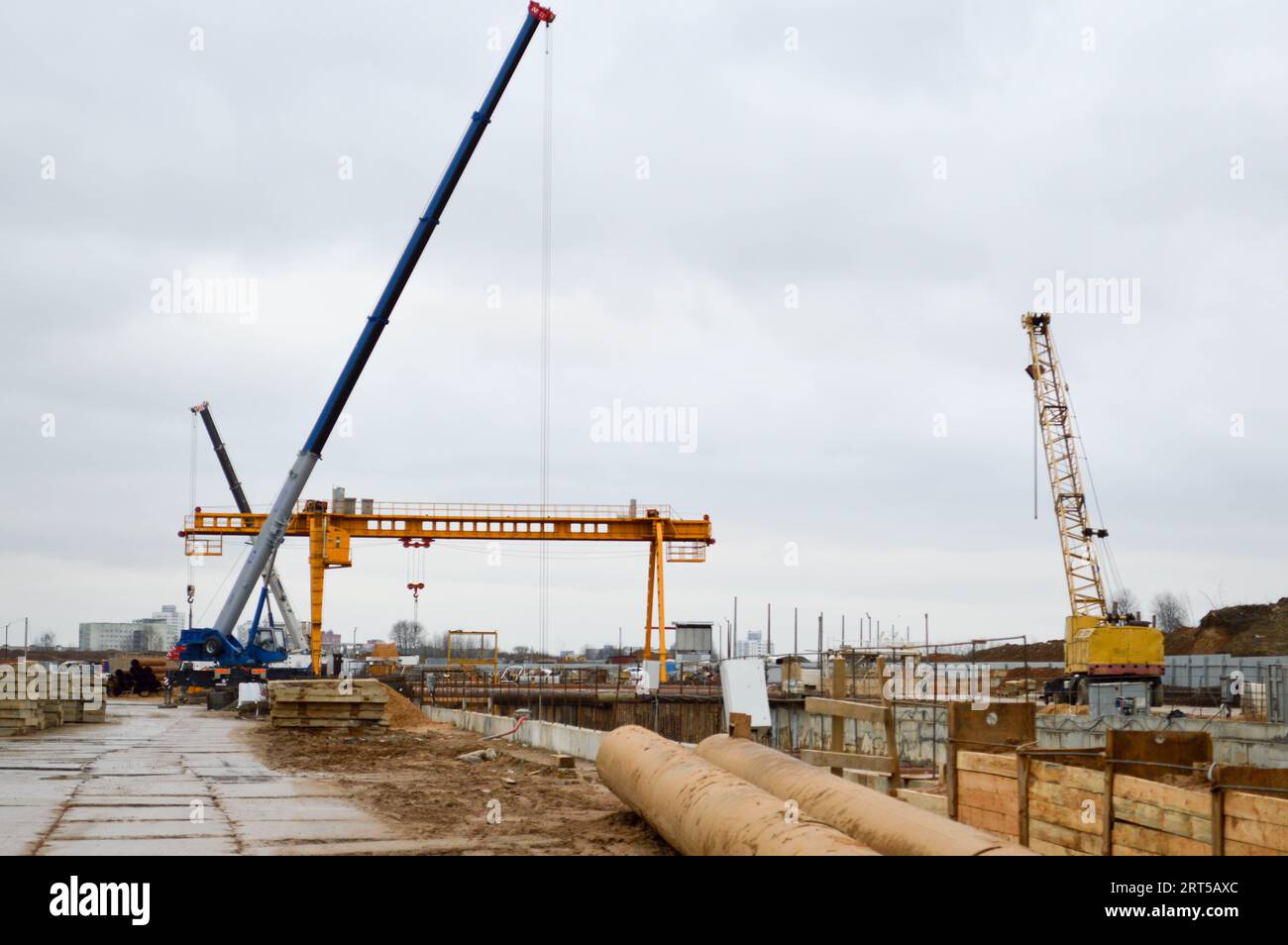 Crane load safety system hi-res stock photography and images - Alamy