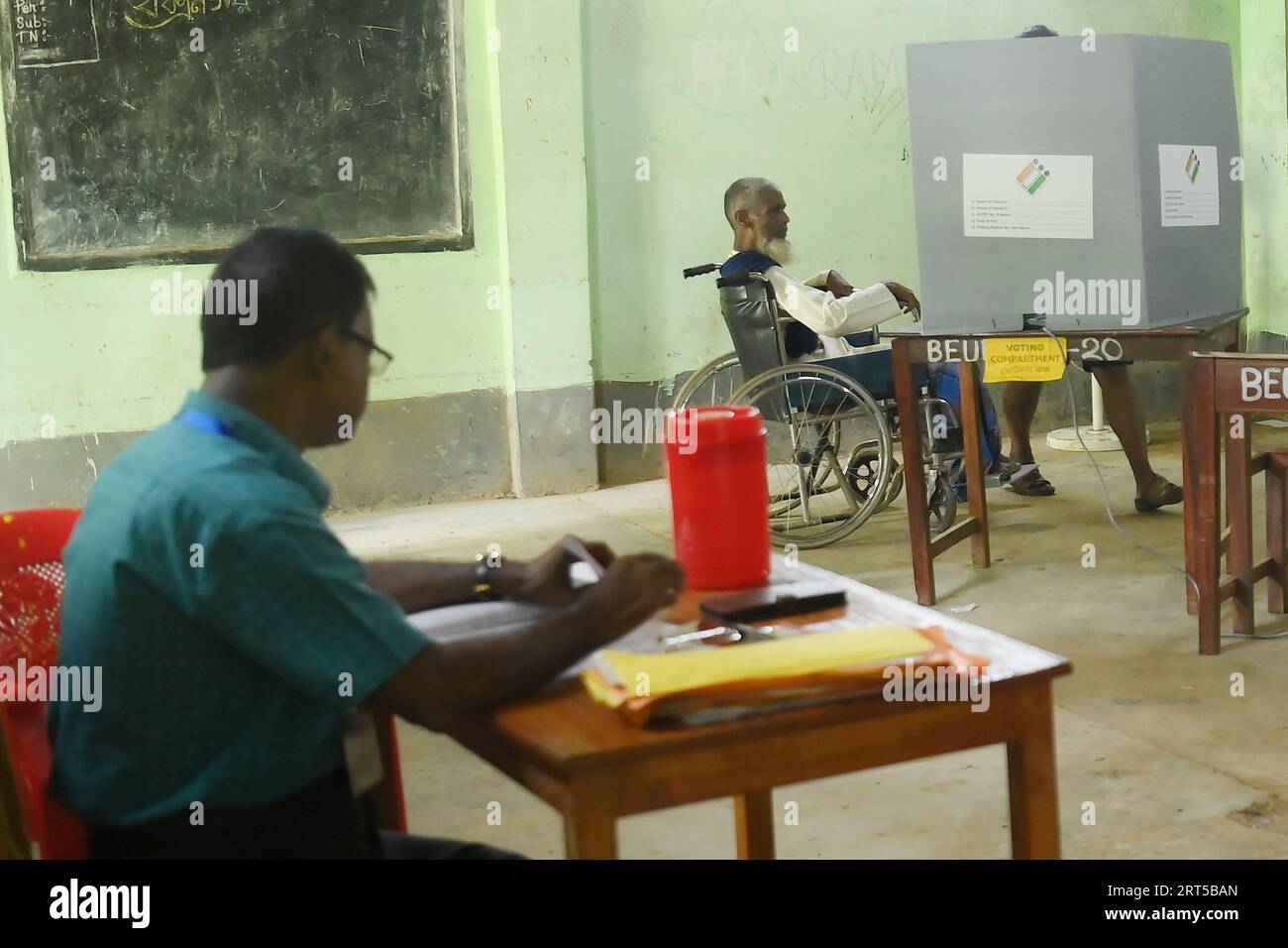 Disabled voting booth hi-res stock photography and images - Alamy