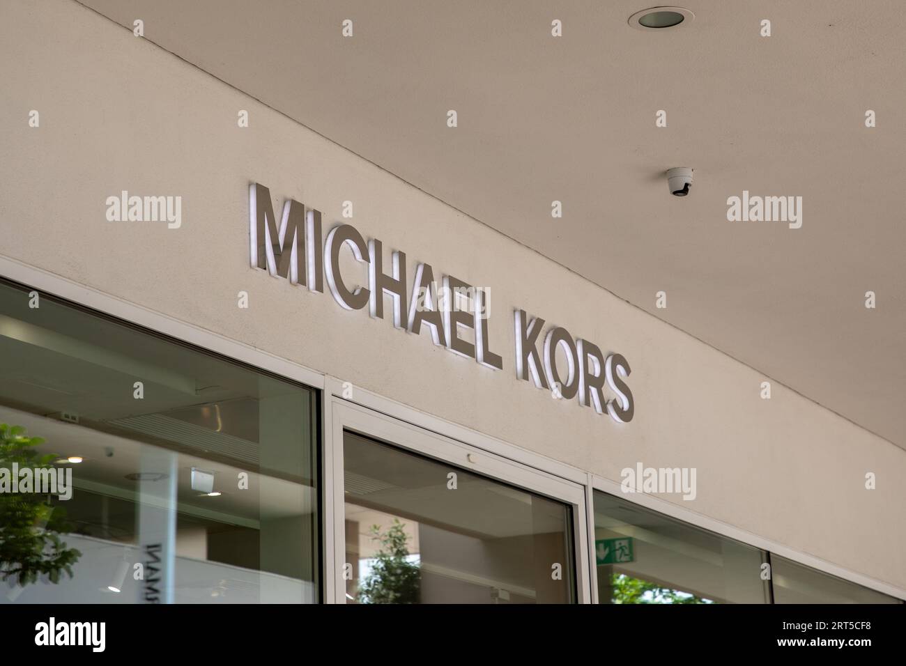 Michael kors symbol hi-res stock photography and images - Alamy
