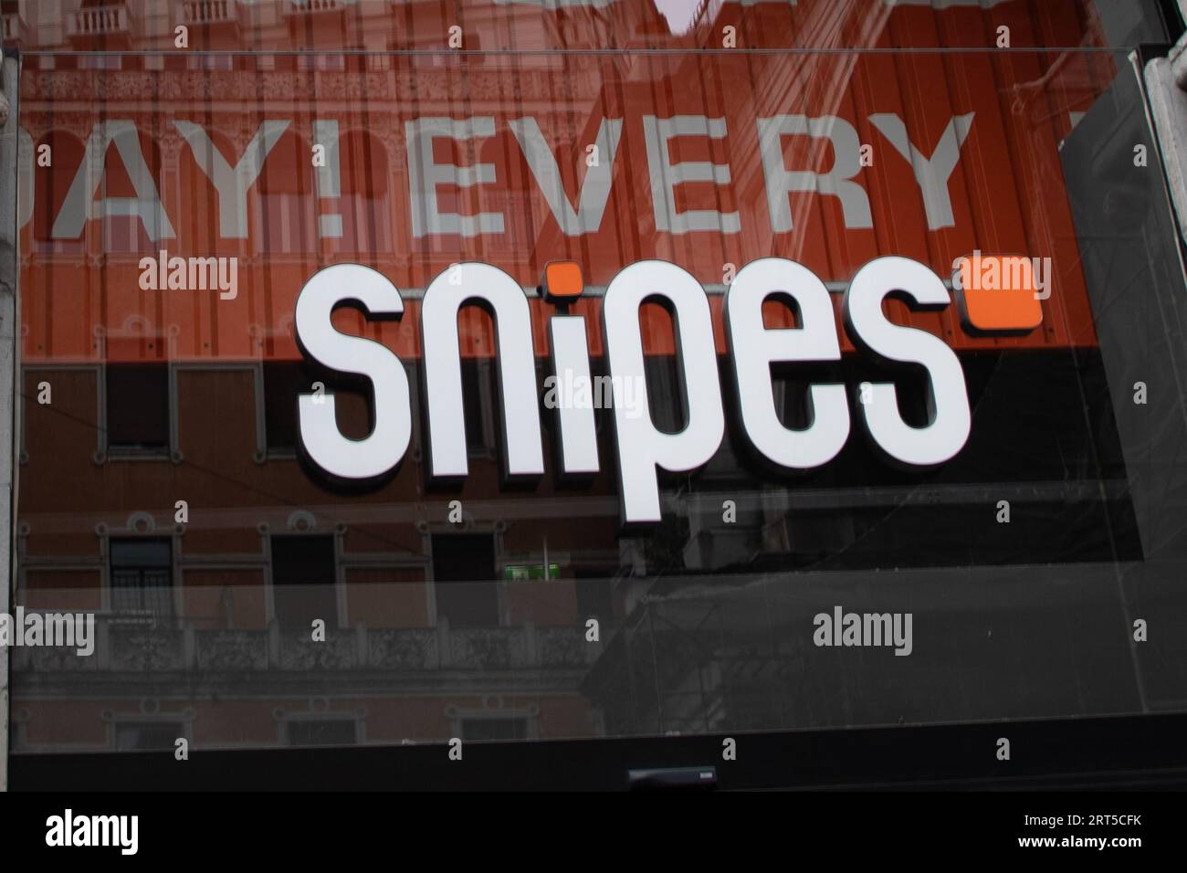 Bordeaux , France - 09 04 2023 : snipes sign logo and text brand front of chain facade store ...