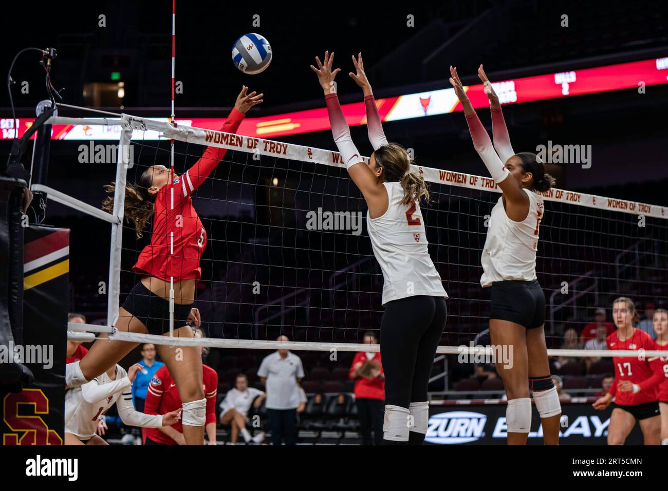Marist Red Foxes outside hitter Sasha van der Merwe (5) attempts to ...
