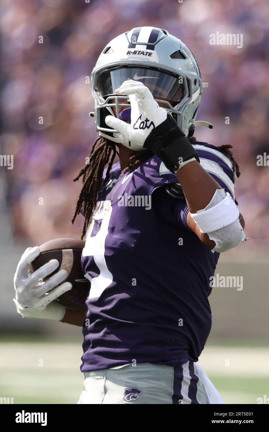 MANHATTAN, KS - SEPTEMBER 09: Kansas State Wildcats running back ...