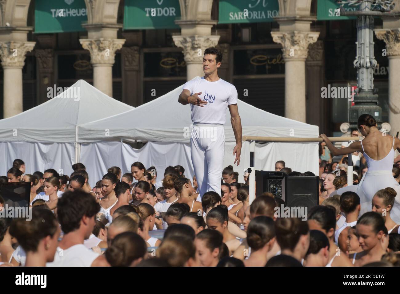 Roberto Bolle and Nicoletta Manni hold a dance master class for two ...