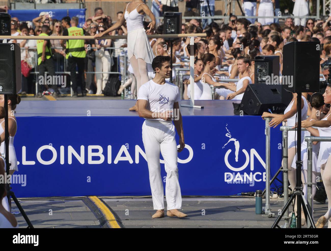 Roberto Bolle and Nicoletta Manni hold a dance master class for two ...