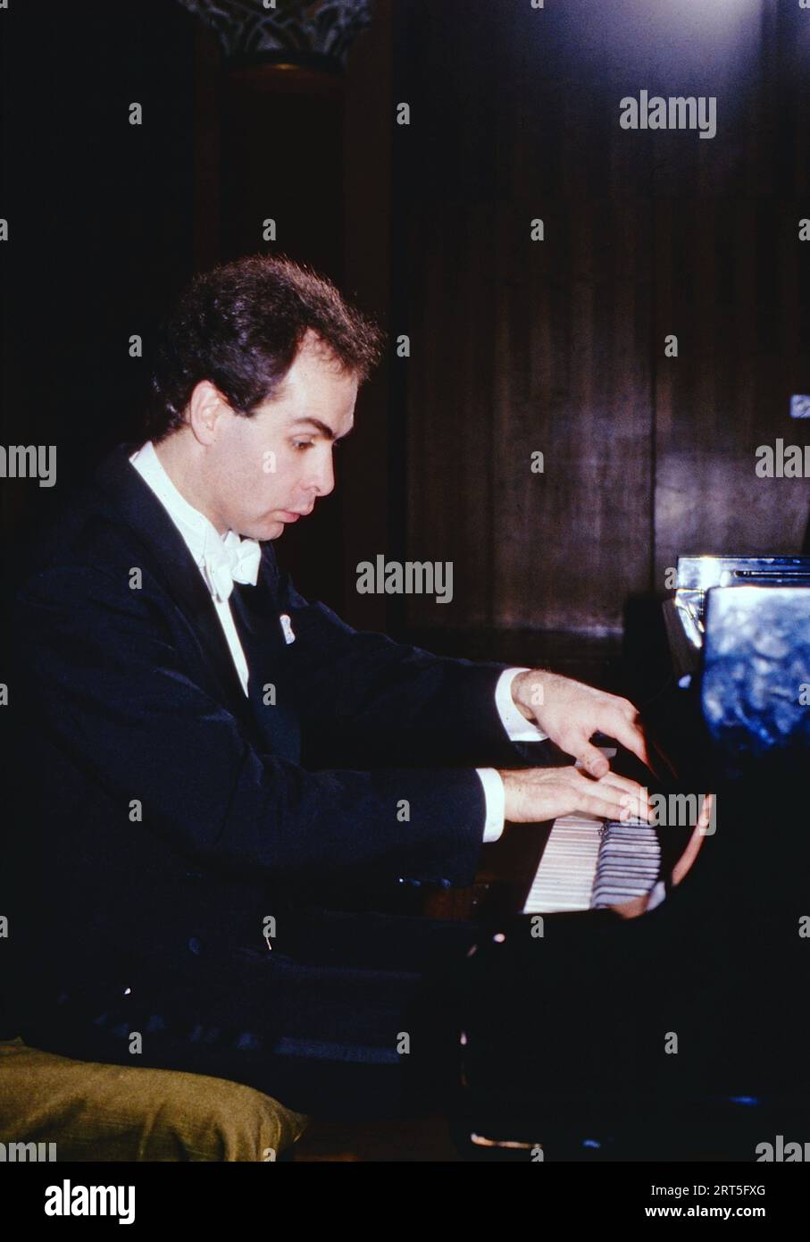 Philippe Cassard, französischer klassischer Pianist, Portrait am Flügel ...