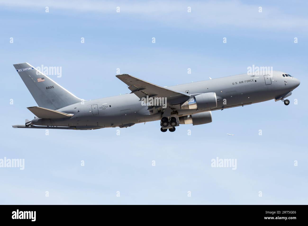 Aerial refueling hi-res stock photography and images - Alamy
