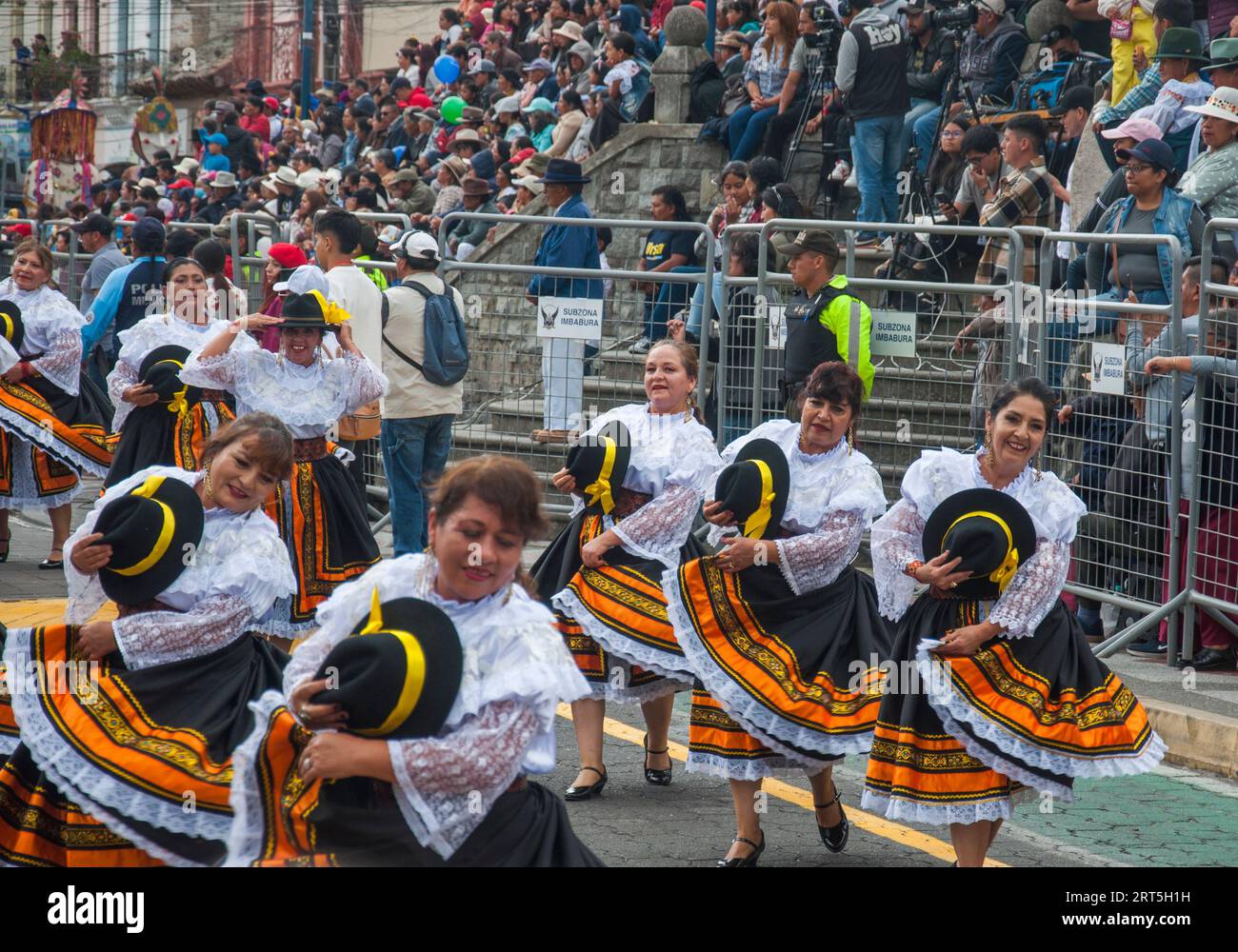 Columbus day parade latin america hi-res stock photography and images ...