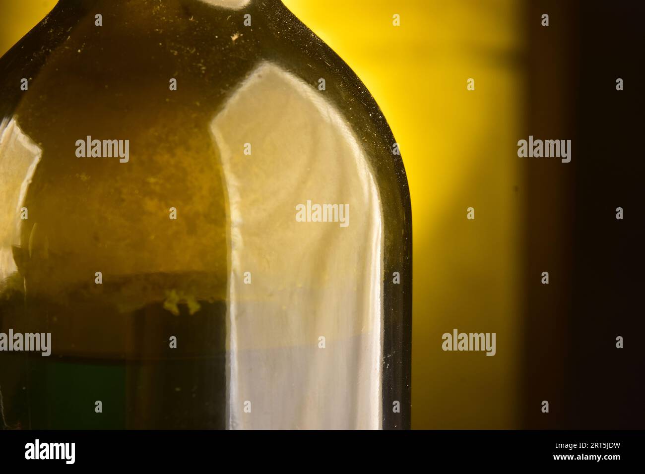 Bottle reflections hi-res stock photography and images - Alamy