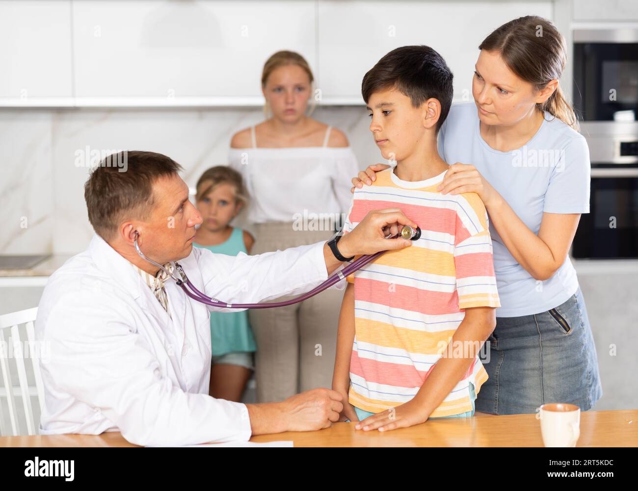 Pediatrician examinating pre-teen boy Stock Photo - Alamy