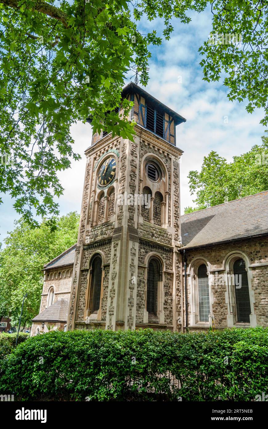 Old church cemetery hi-res stock photography and images - Alamy