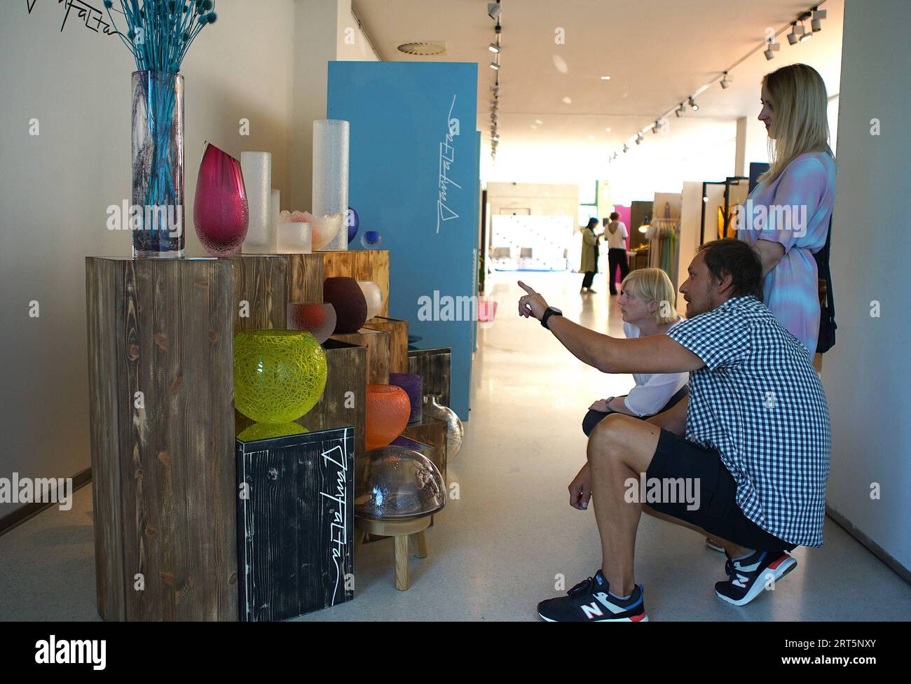 230908 -- PRAGUE, Sept. 8, 2023 -- People visit the Czech Design Week ...