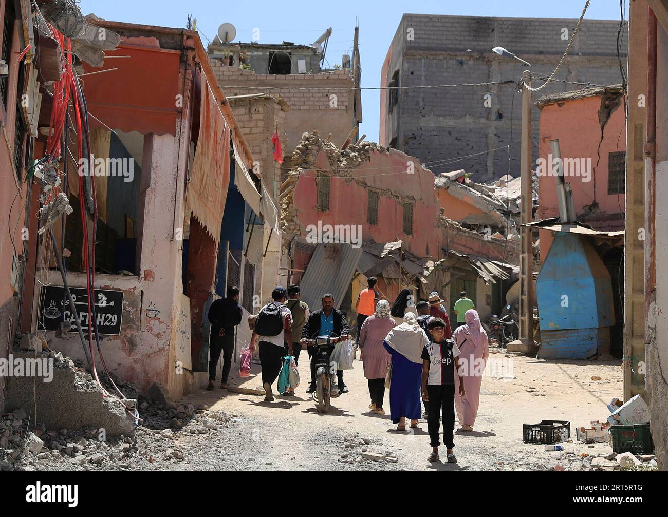 230910 -- MARRAKESH, Sept. 10, 2023 -- Residents pass by damaged ...